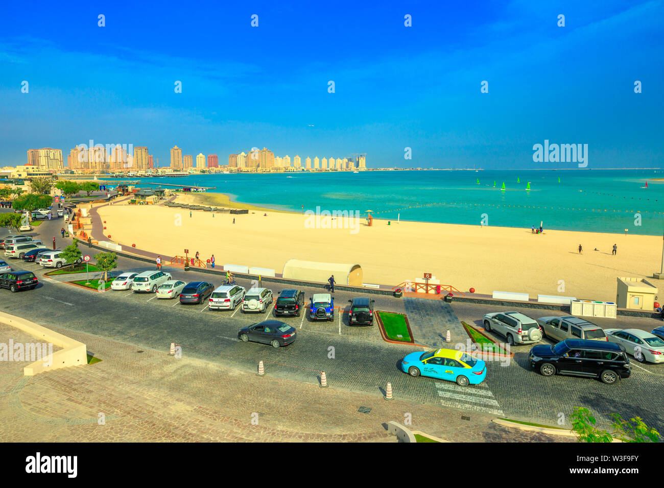 Doha, Qatar - 22 Février 2019 : Vue aérienne de la plage de Katara et ...