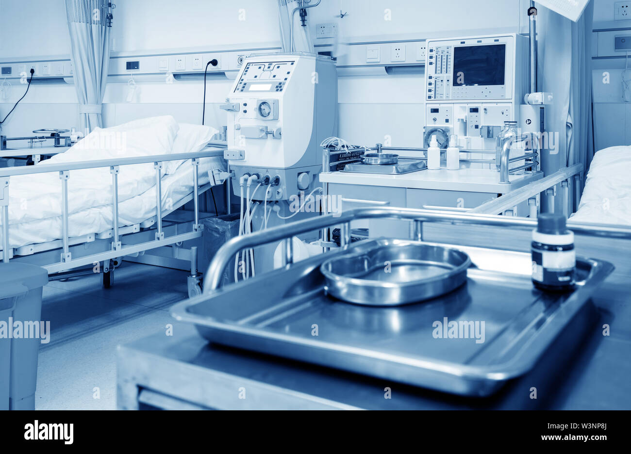 Appareils d'hémodialyse avec tuyaux et installations. Soins de santé ...