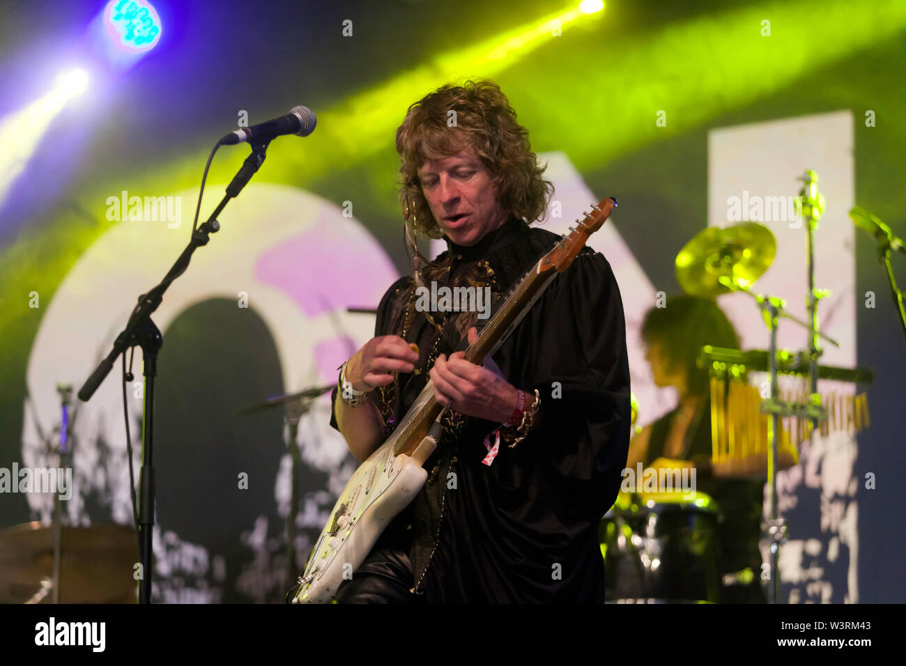 Chanteur simon bartholomew Banque de photographies et d’images à haute ...