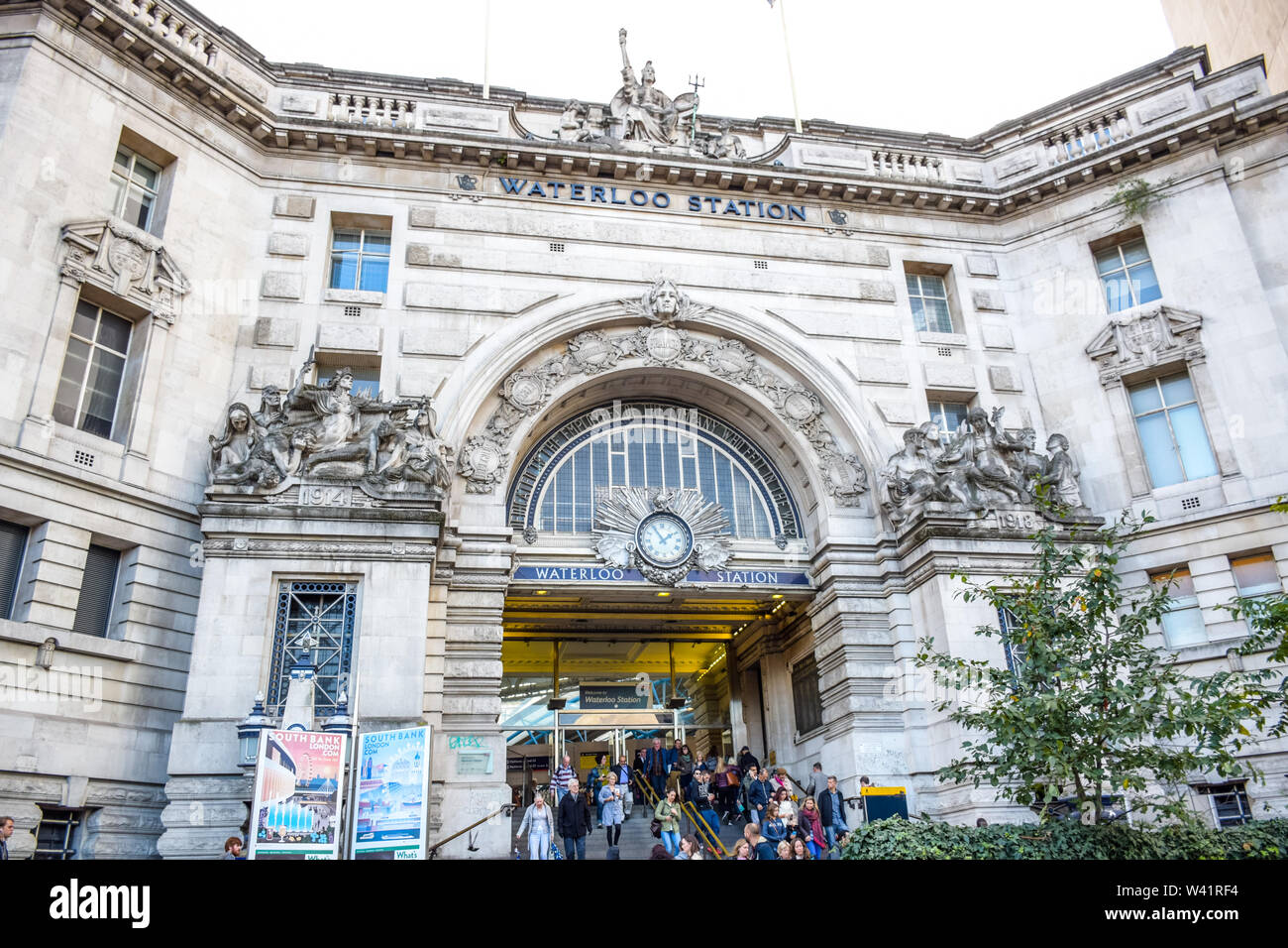 Monument london underground station subway Banque de photographies et d ...