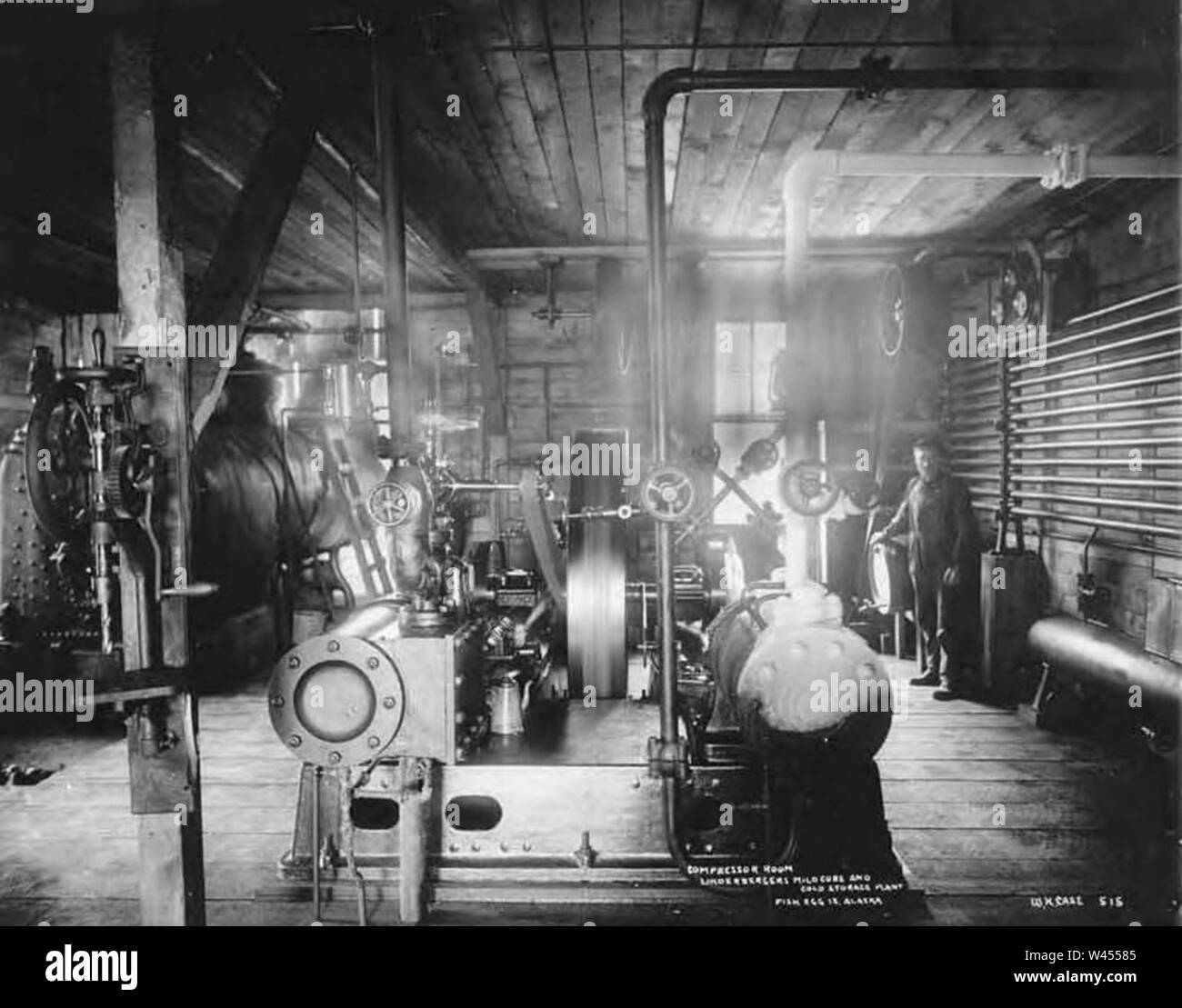 Salle des compresseurs Banque d'images noir et blanc - Alamy