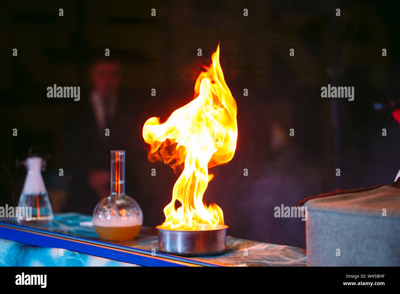 Chemical explosion Banque de photographies et d’images à haute ...