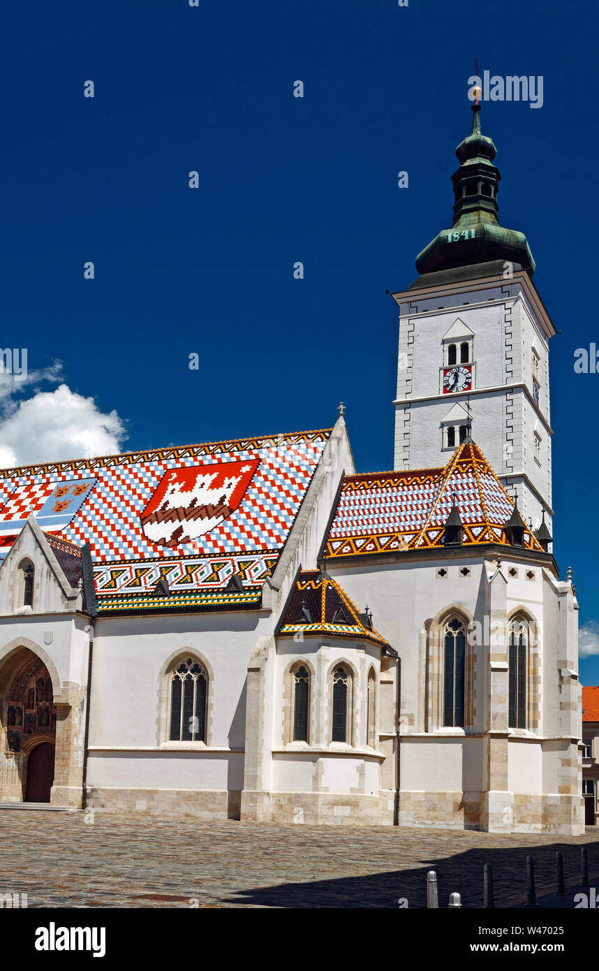 L'église de Saint Marc ; l'original 13 siècle restauré ; ; ; toit ...