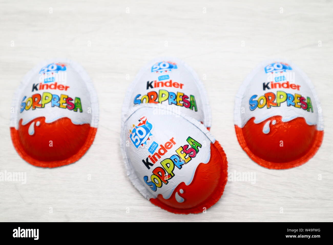 Logo kinder bueno Banque de photographies et d’images à haute ...