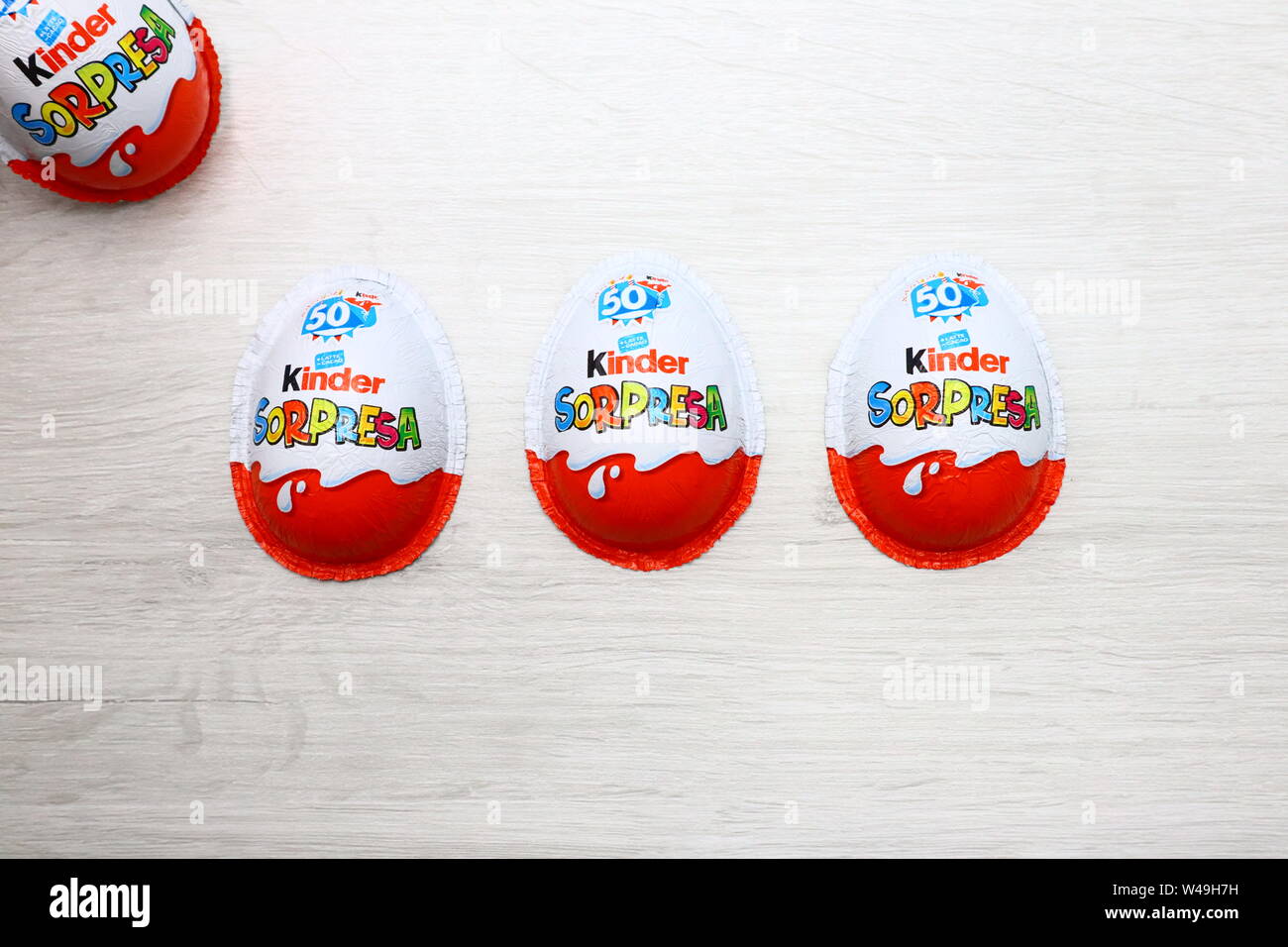 Logo kinder bueno Banque de photographies et d’images à haute ...