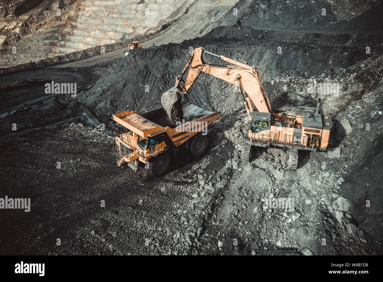 Chargement du charbon du puits de charbon Banque de photographies et d’images à haute résolution ...