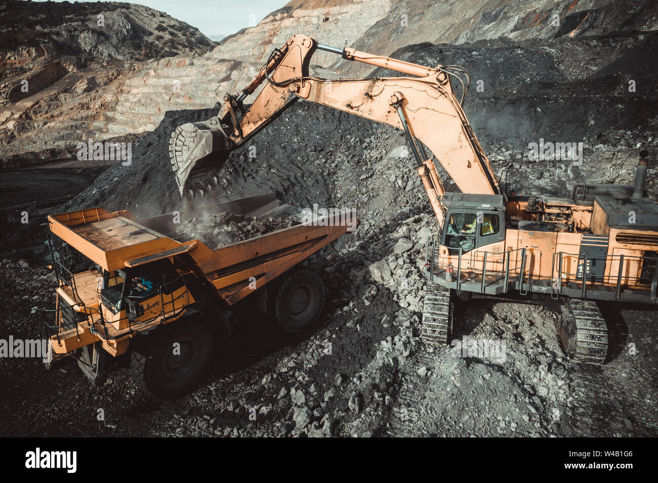 Chargement du charbon du puits de charbon Banque de photographies et d’images à haute résolution ...