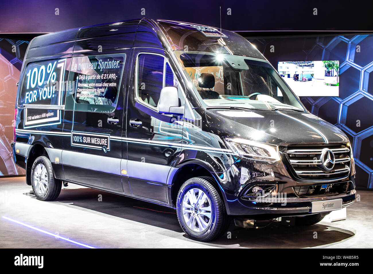 Mercedes sprinter vehicle Banque de photographies et d’images à haute ...