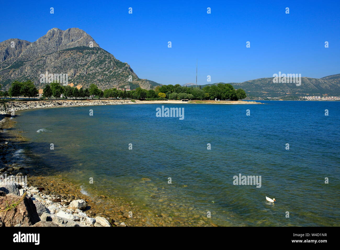 Egirdir Lake, le deuxième plus grand lac d'eau douce de la Turquie. Il ...