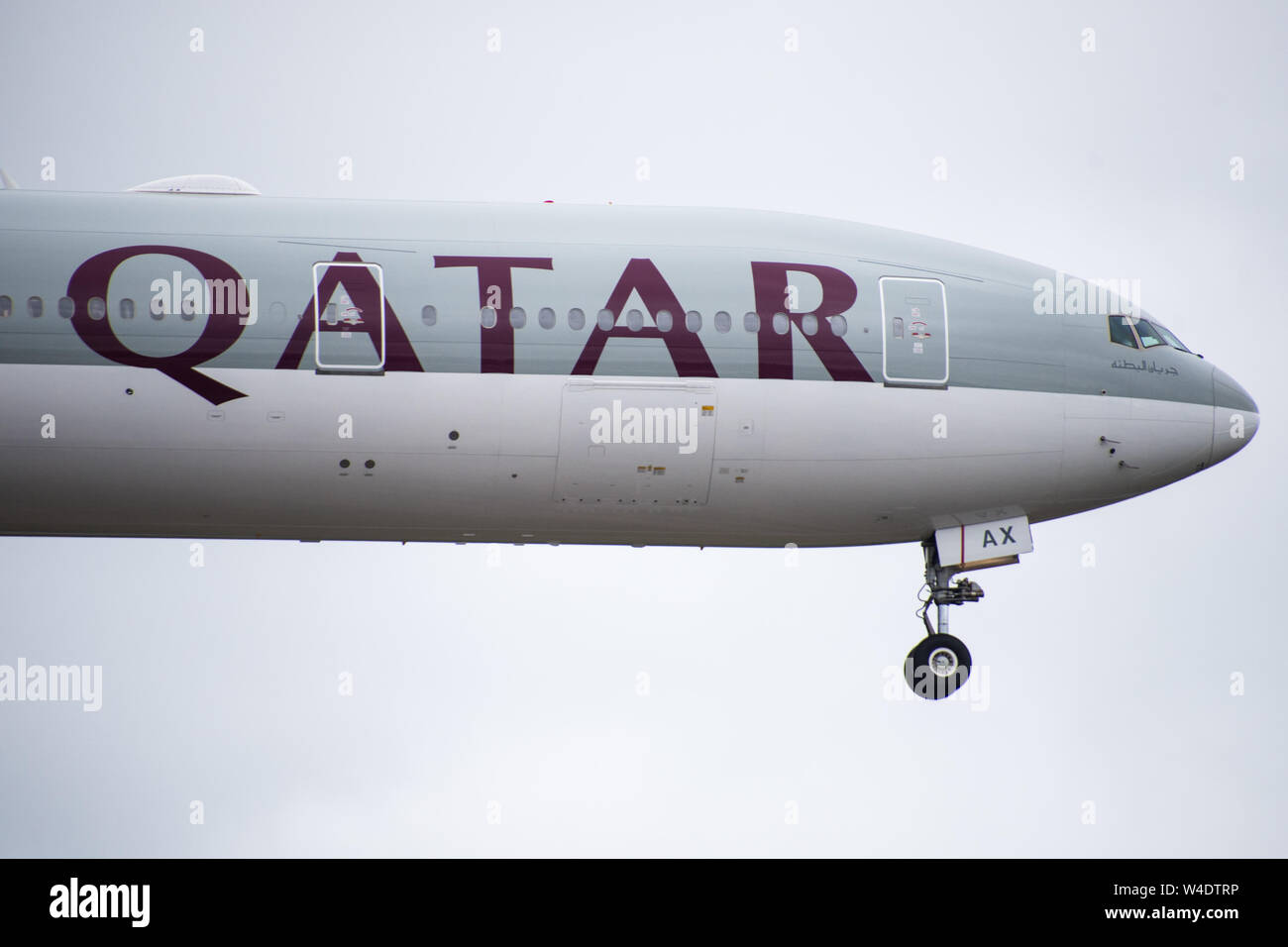 Avion qatar airways Banque de photographies et d’images à haute ...