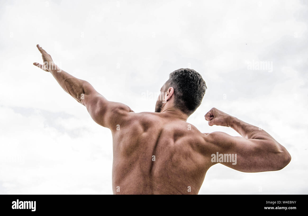 Forte sensation de dos musclé bodybuilder puissant et supérieur ...