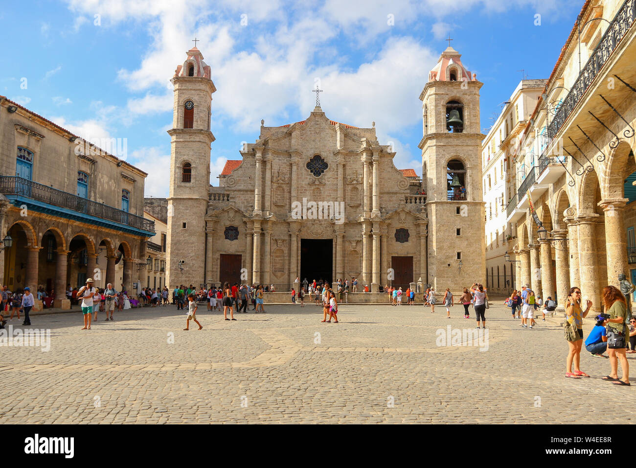 Catedral dans le vieux havana la habana vieja Banque de photographies ...