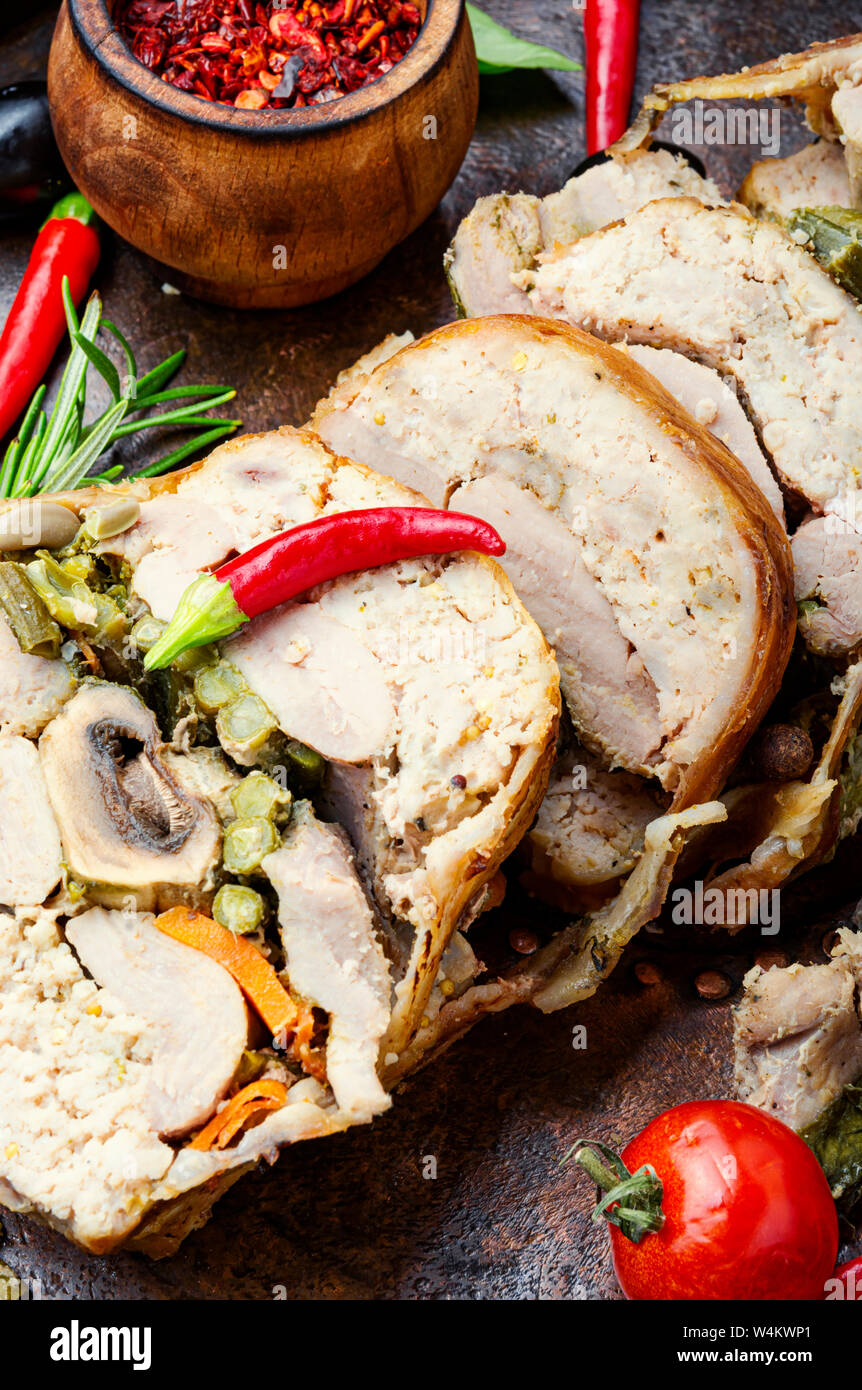 Terrine avec le bacon et la viande de dinde.French food.viande de dinde ...