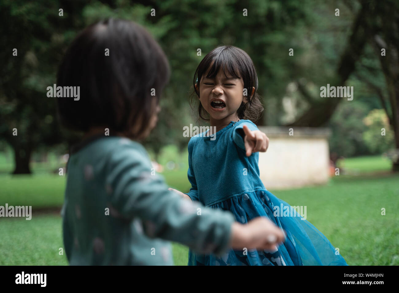 Enfants Tristes Banque d'image et photos - Alamy