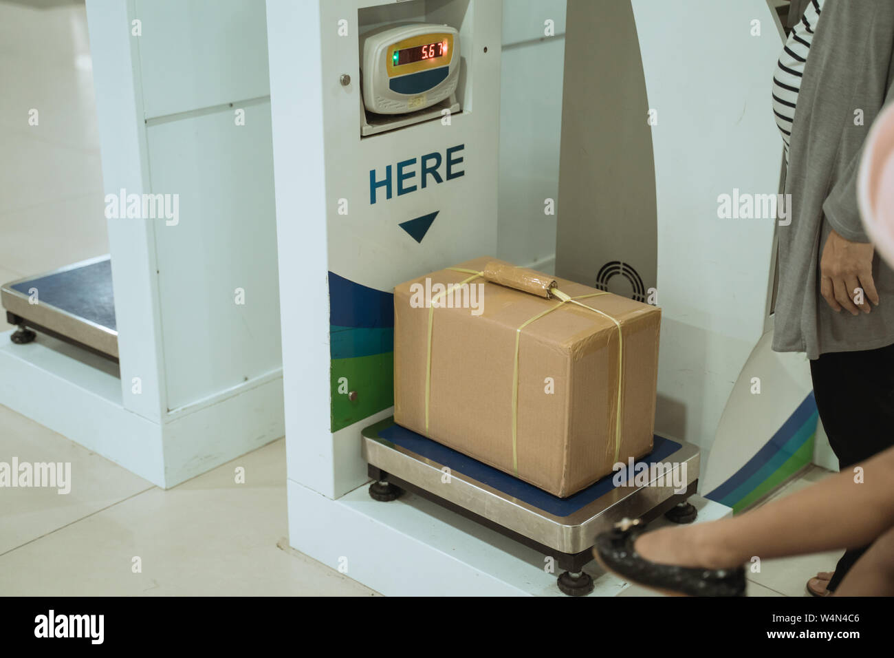 Pese bagage Banque de photographies et d’images à haute résolution - Alamy