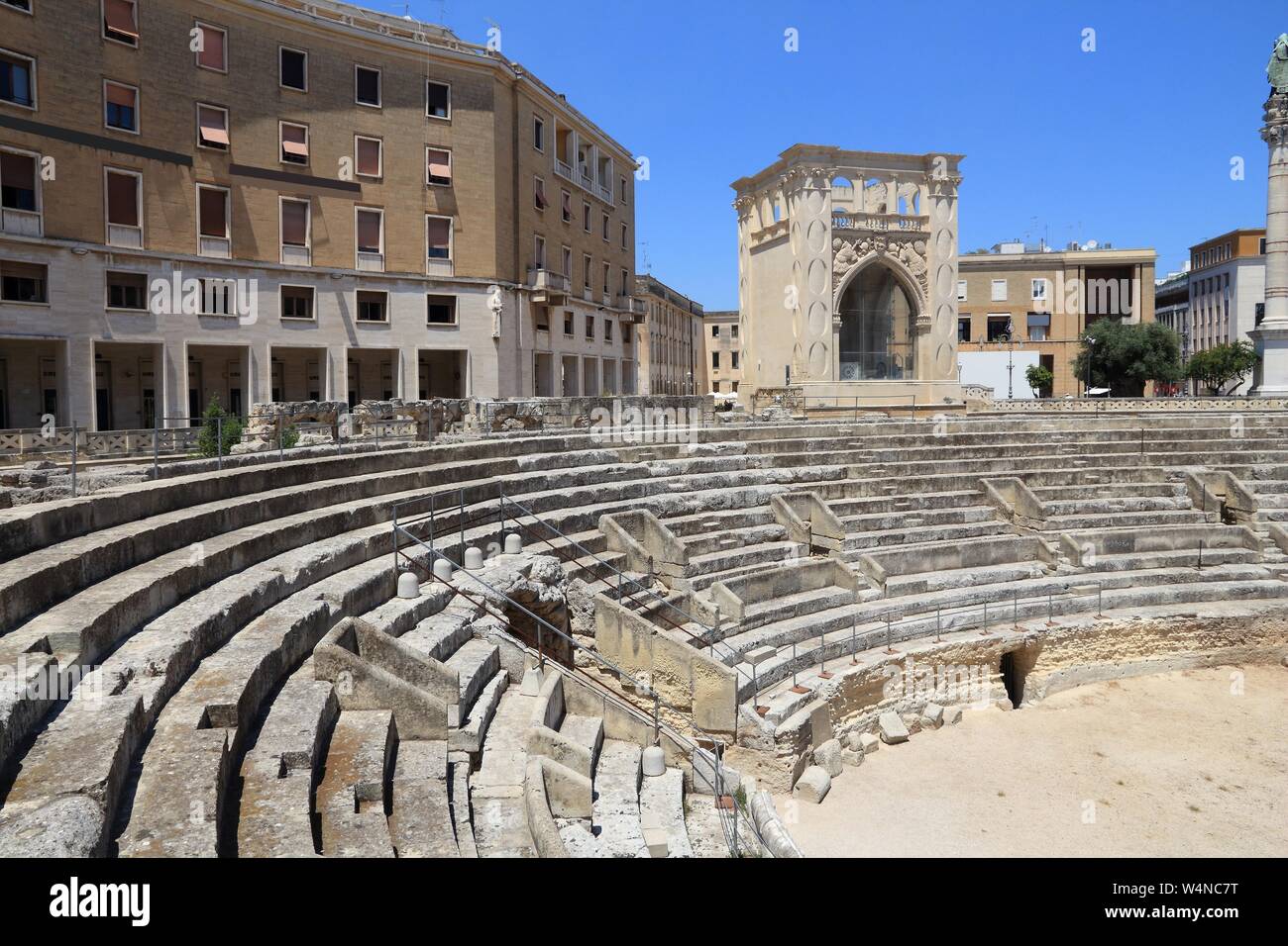 Lecce, Italie - ancien amphithéâtre romain. Dans la ville de la ...