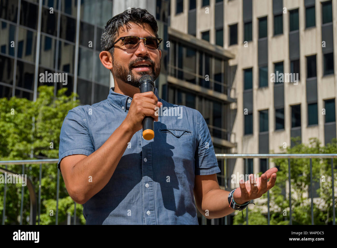 Carlos menchaca Banque de photographies et d’images à haute résolution ...