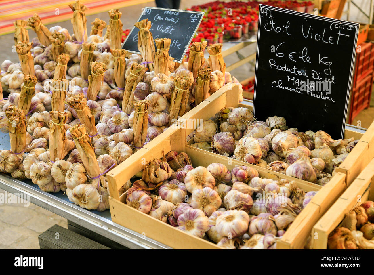 étals de marché typique français Banque de photographies et d’images à ...