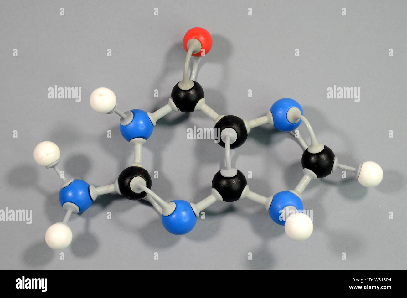 Molécule modèle de l'élément de l'ADN de la guanine. Le noir est le ... Molécule modèle de l'élément de l'ADN de la guanine. Le noir est le ...