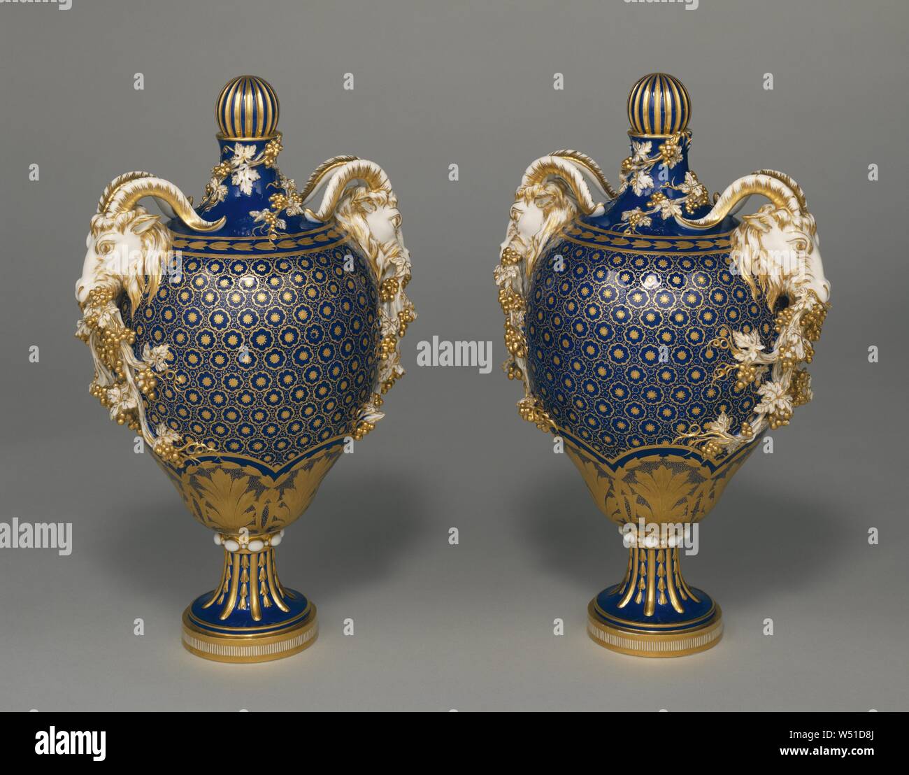 Vases modeled Banque de photographies et d’images à haute résolution ...