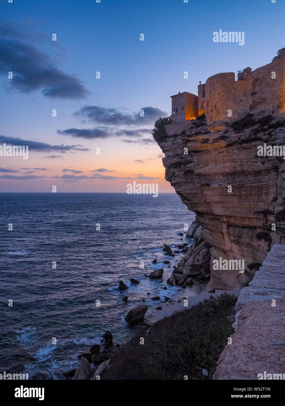 Bonifacio nuit Banque de photographies et d’images à haute résolution ...