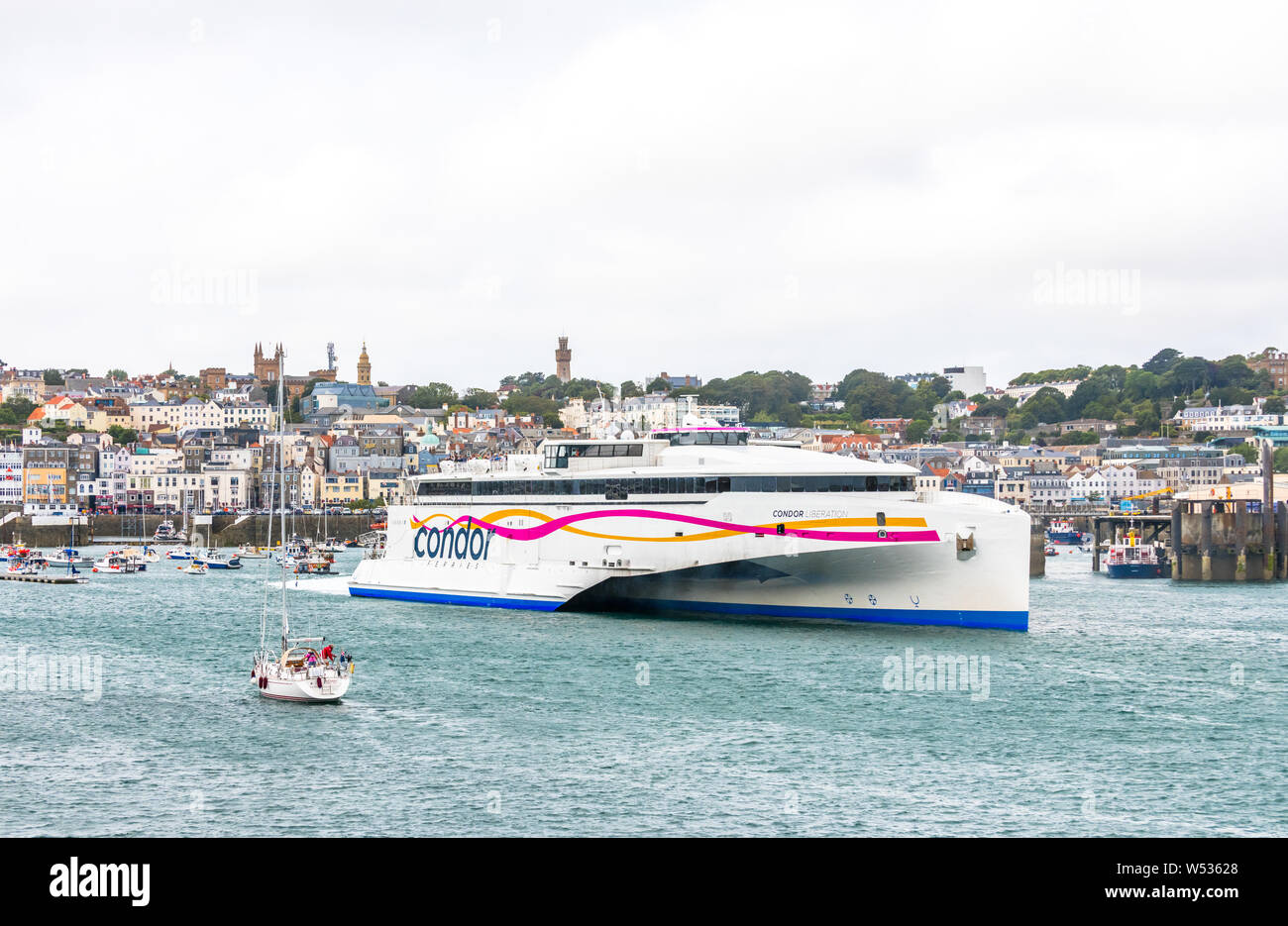 Catamaran ferry condor ferries Banque de photographies et d’images à haute résolution - Alamy