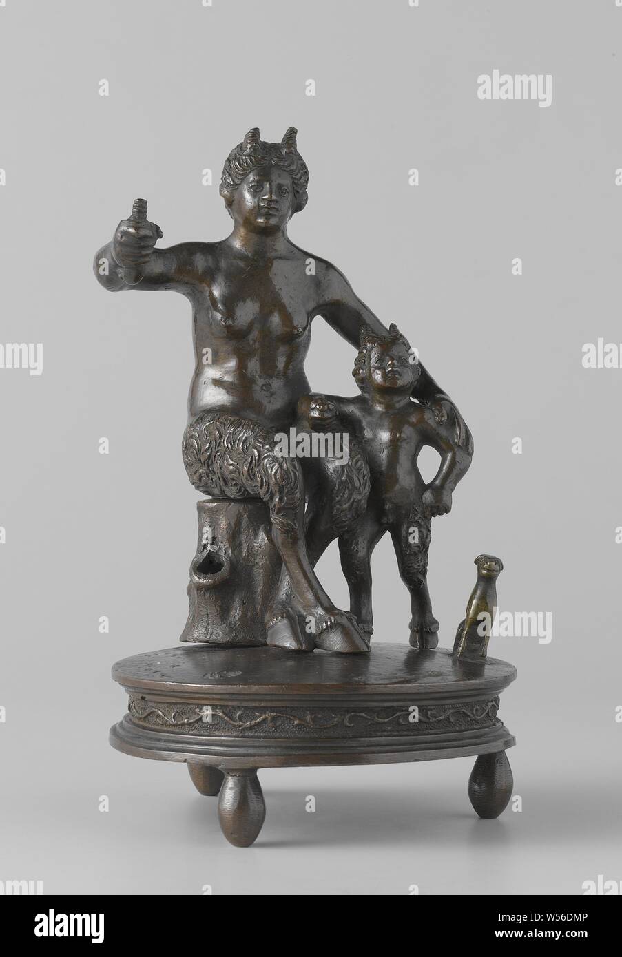 Femme satyre Banque de photographies et d’images à haute résolution - Alamy