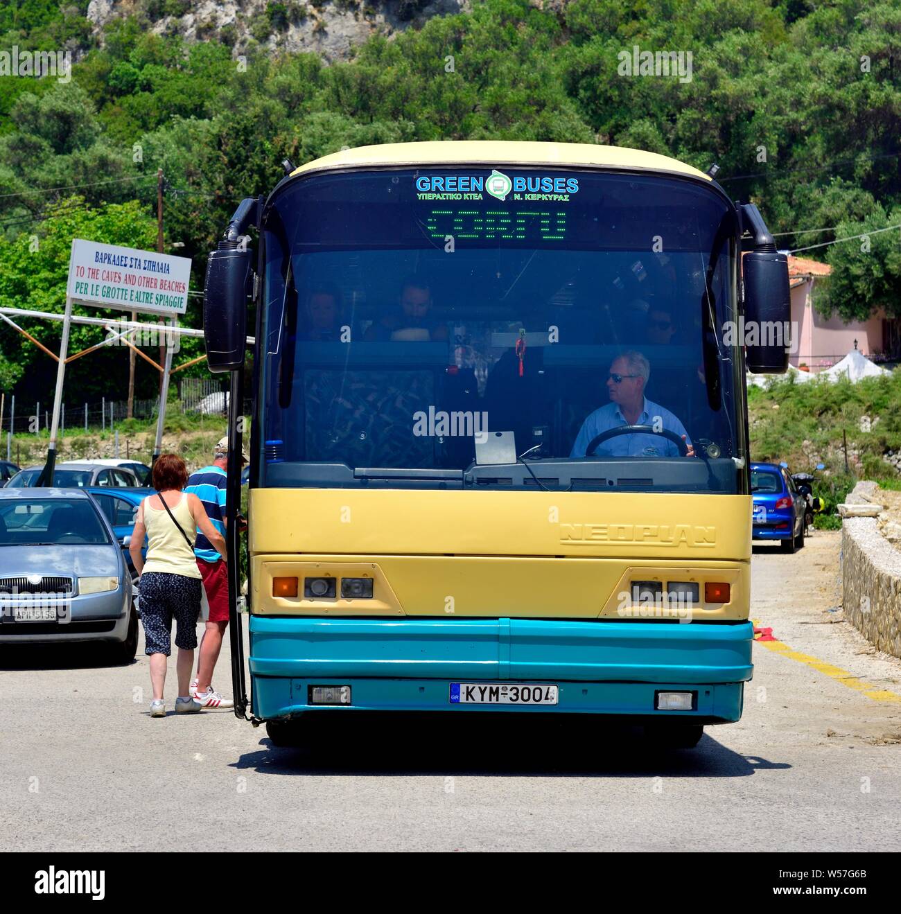 Green buses Banque de photographies et d’images à haute résolution - Alamy