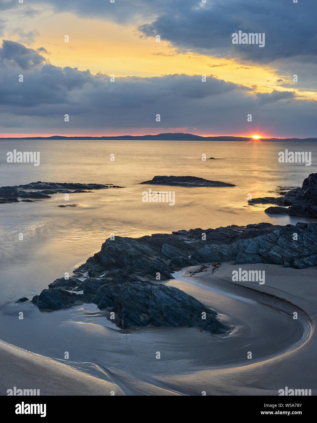 Coucher de soleil sur la baie de kintra Banque de photographies et d ...