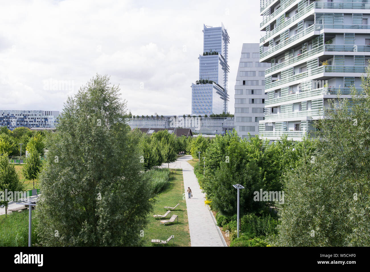 Paris - Éco-quartier Clichy-Batignolles dans le 17e arrondissement est ...