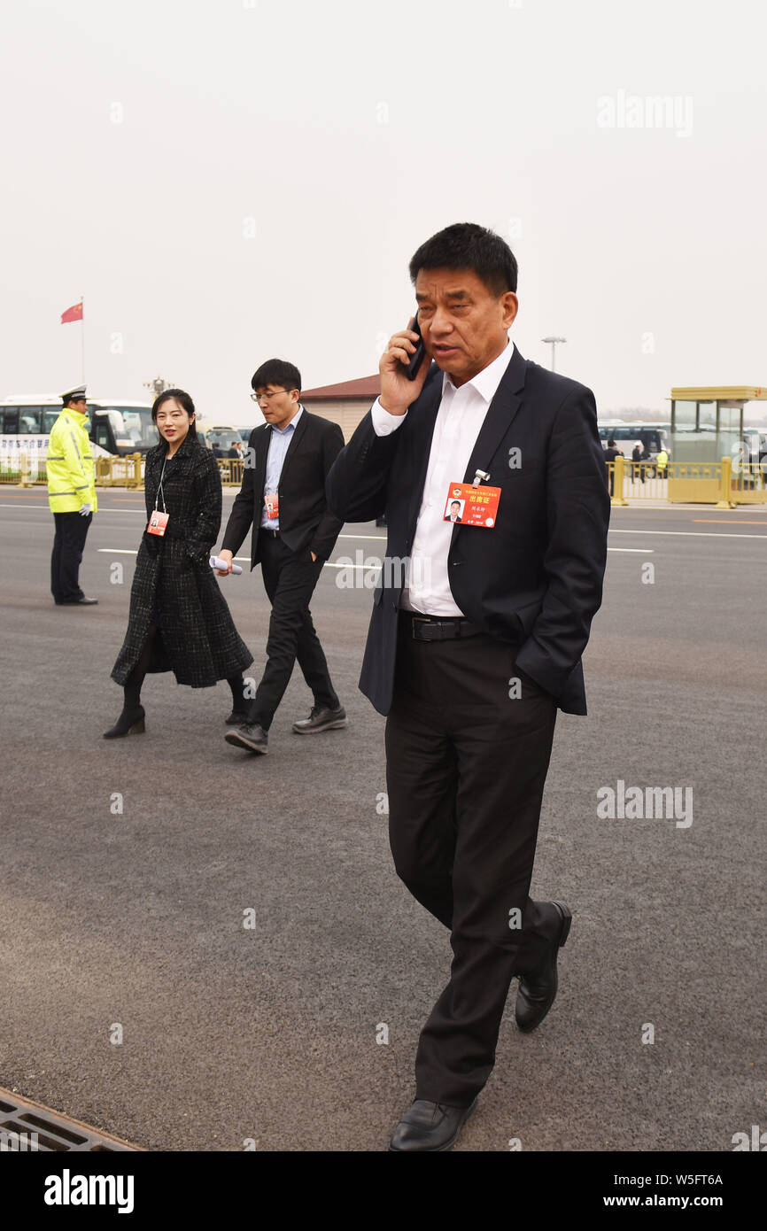 Liu Yonghao, Président de New Hope Group, arrive dans le Grand Hall du ...