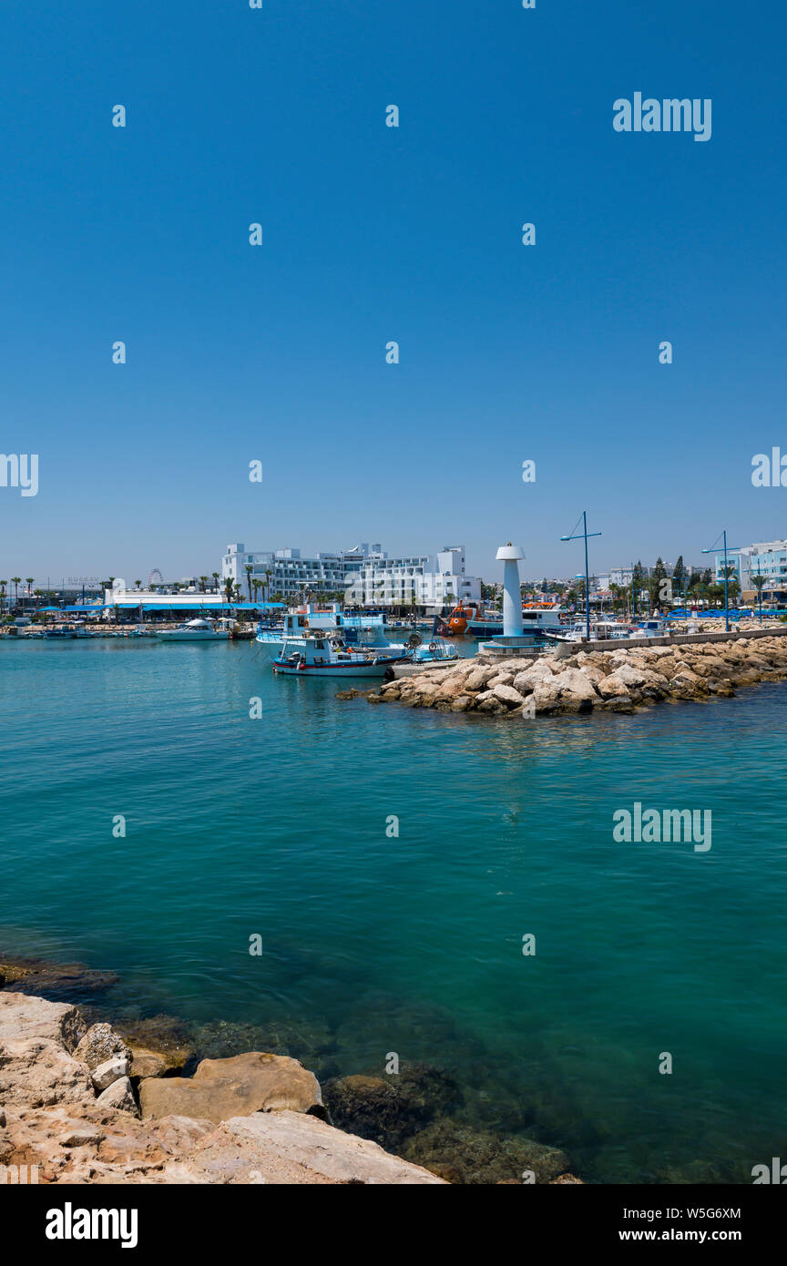 Ayia napa harbour Banque de photographies et d’images à haute ...