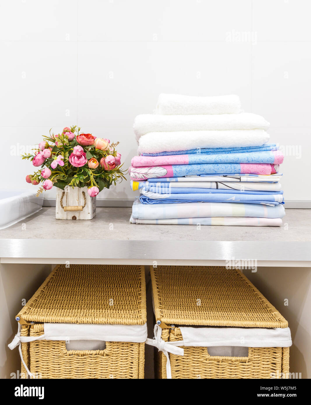 Le tri du linge Banque de photographies et d’images à haute résolution ...
