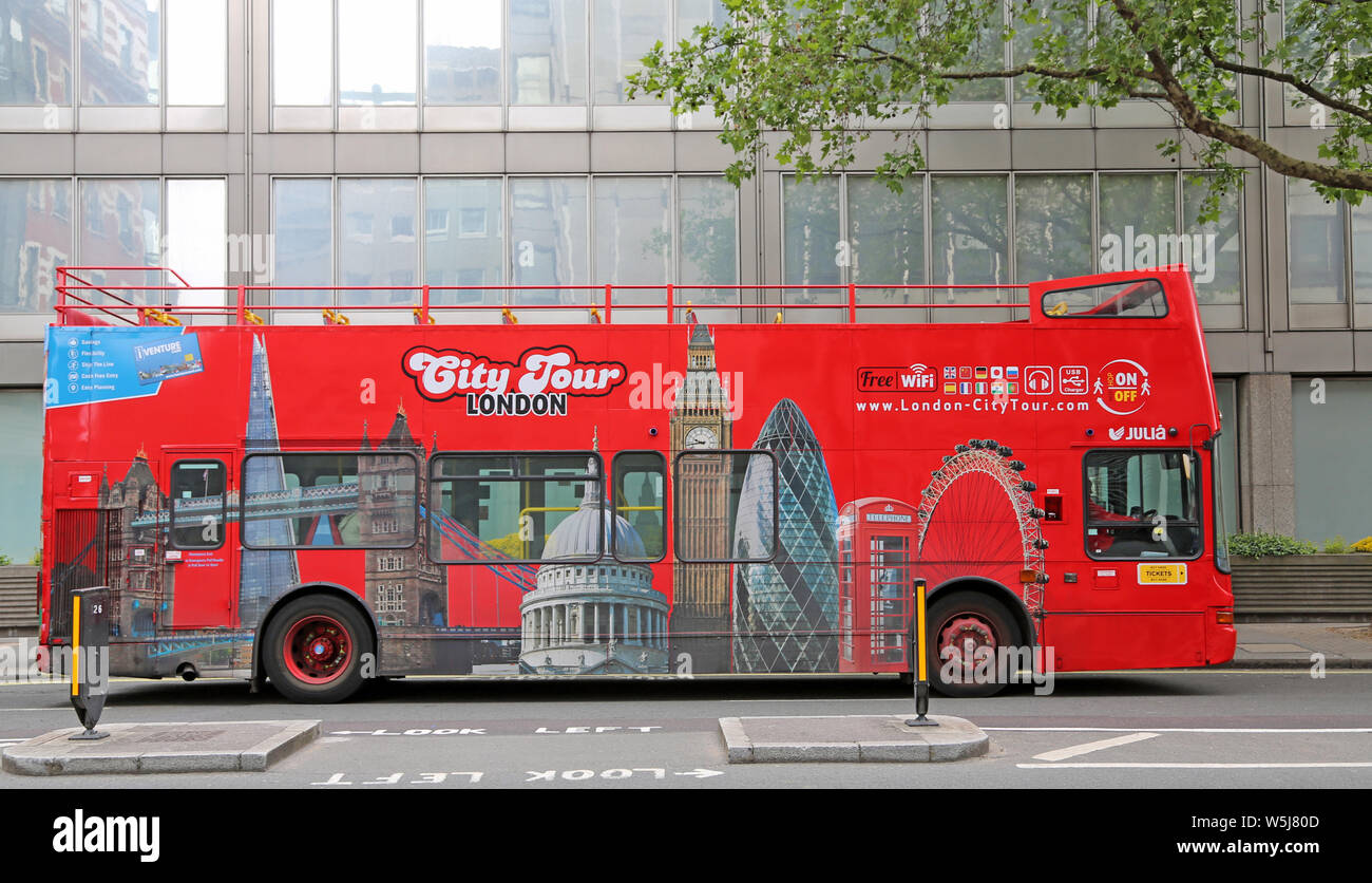 Bus touristique à deux étages rouge Banque de photographies et d’images ...