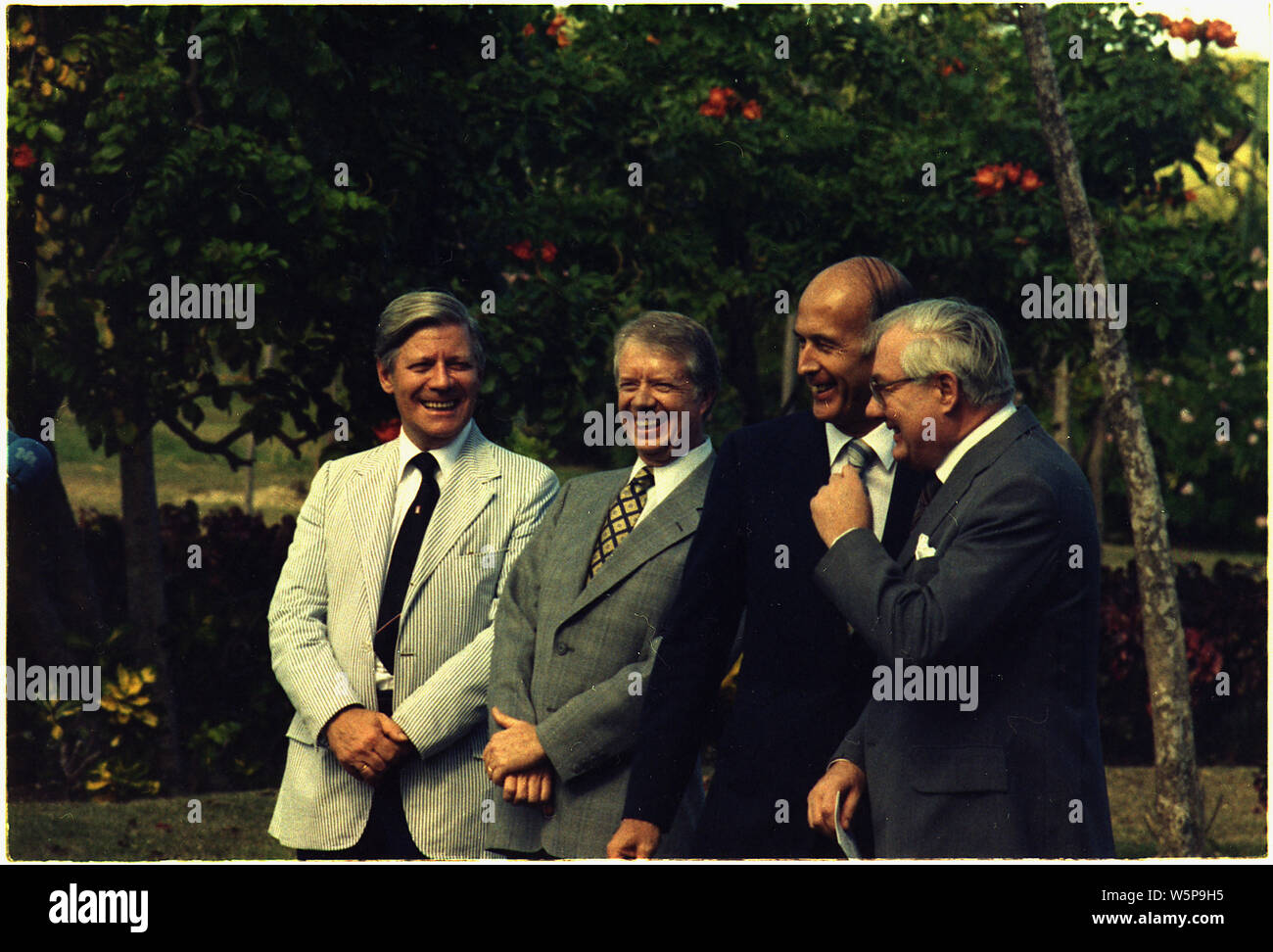 Helmut schmidt giscard d'estaing Banque de photographies et d’images à ...