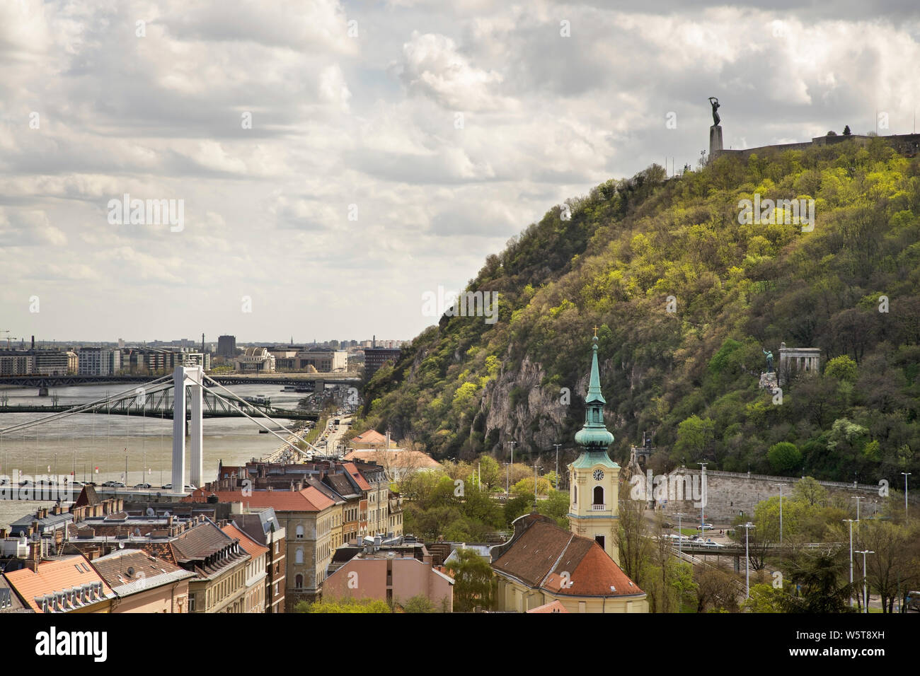 The elisabeth bridge and the gellert hill Banque de photographies et d ...