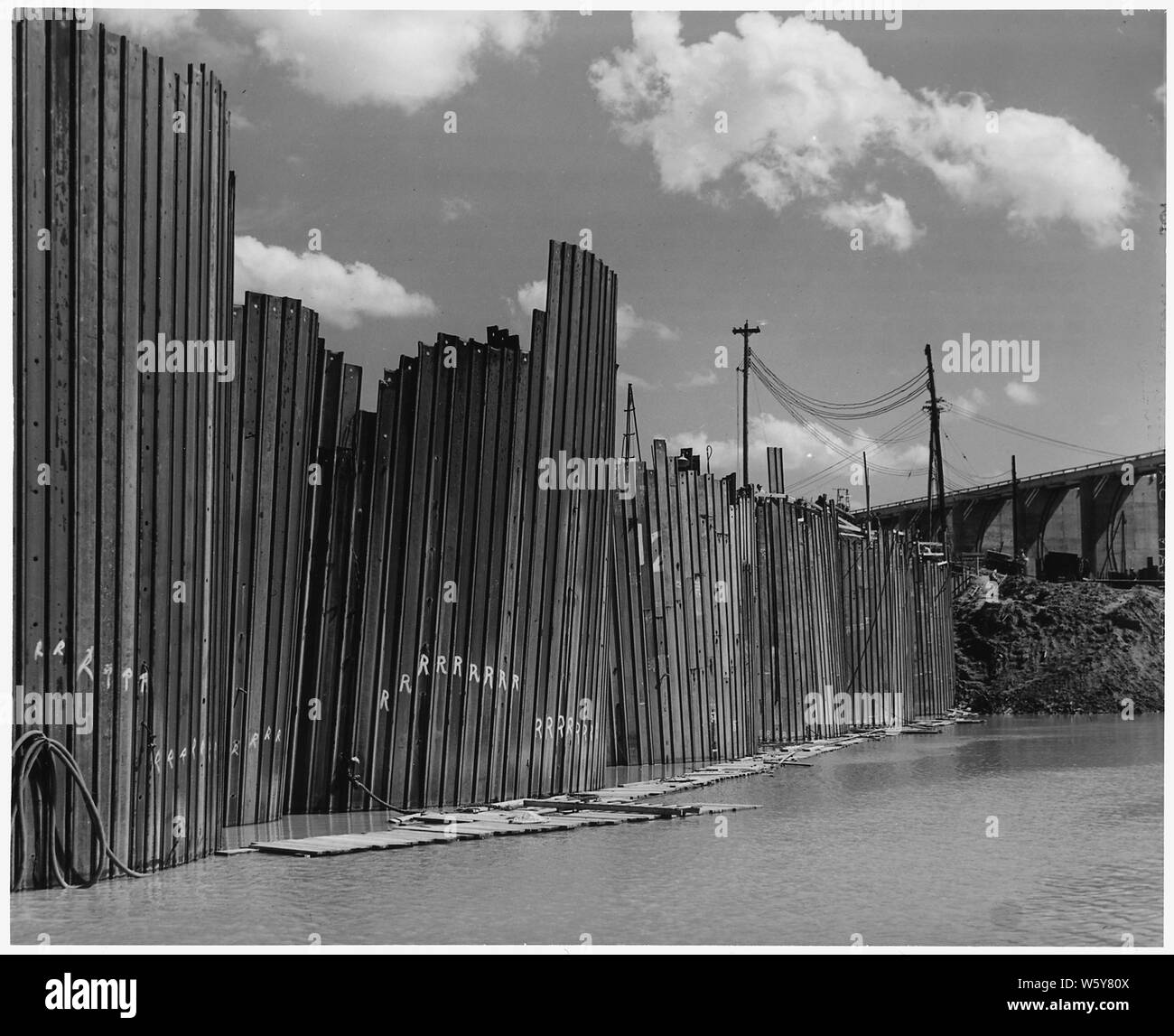 Steel sheet piling Banque d'images détourées - Alamy