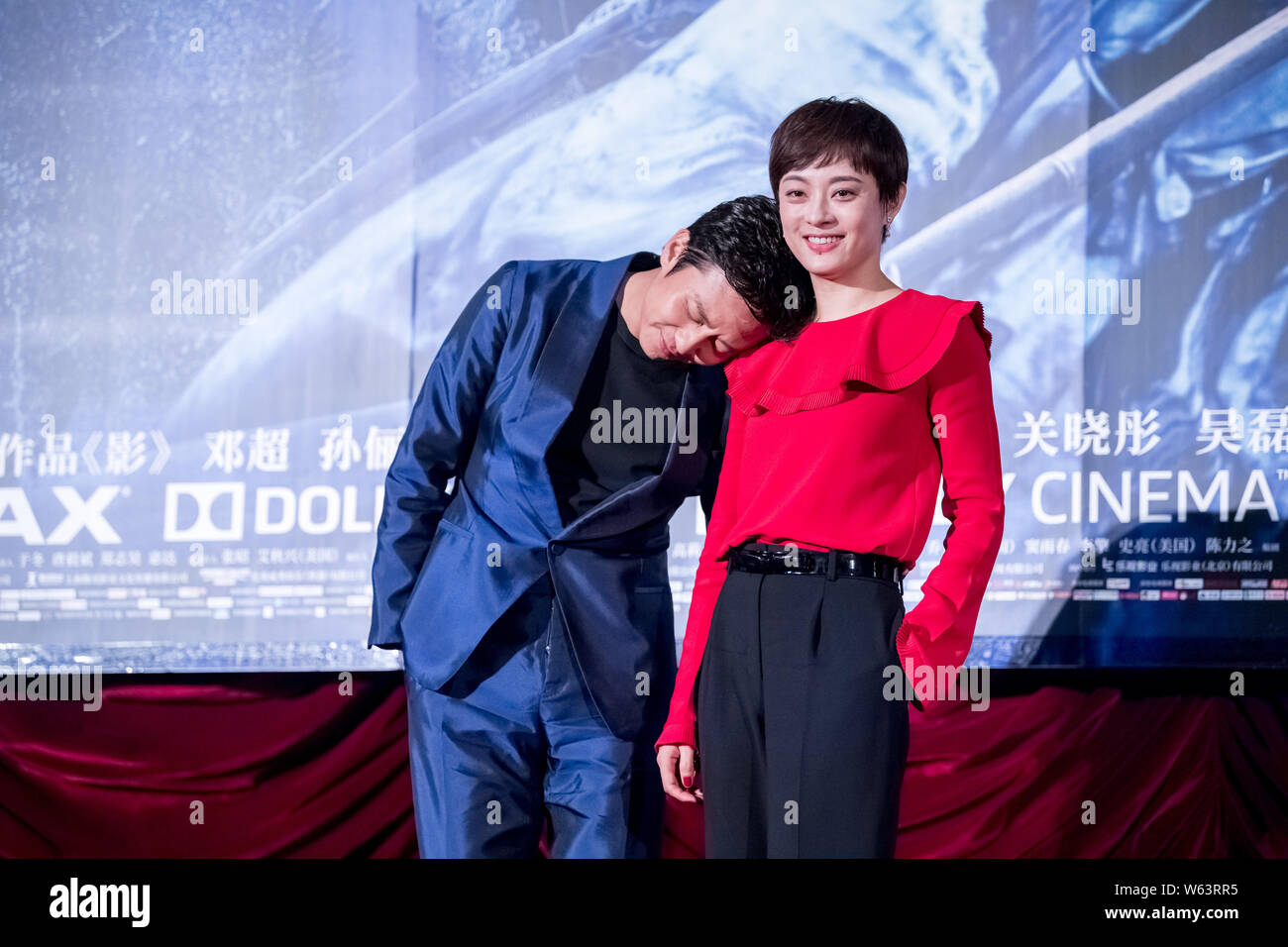 L'actrice chinoise Li Sun, droite, et son mari l'acteur Deng Chao ...
