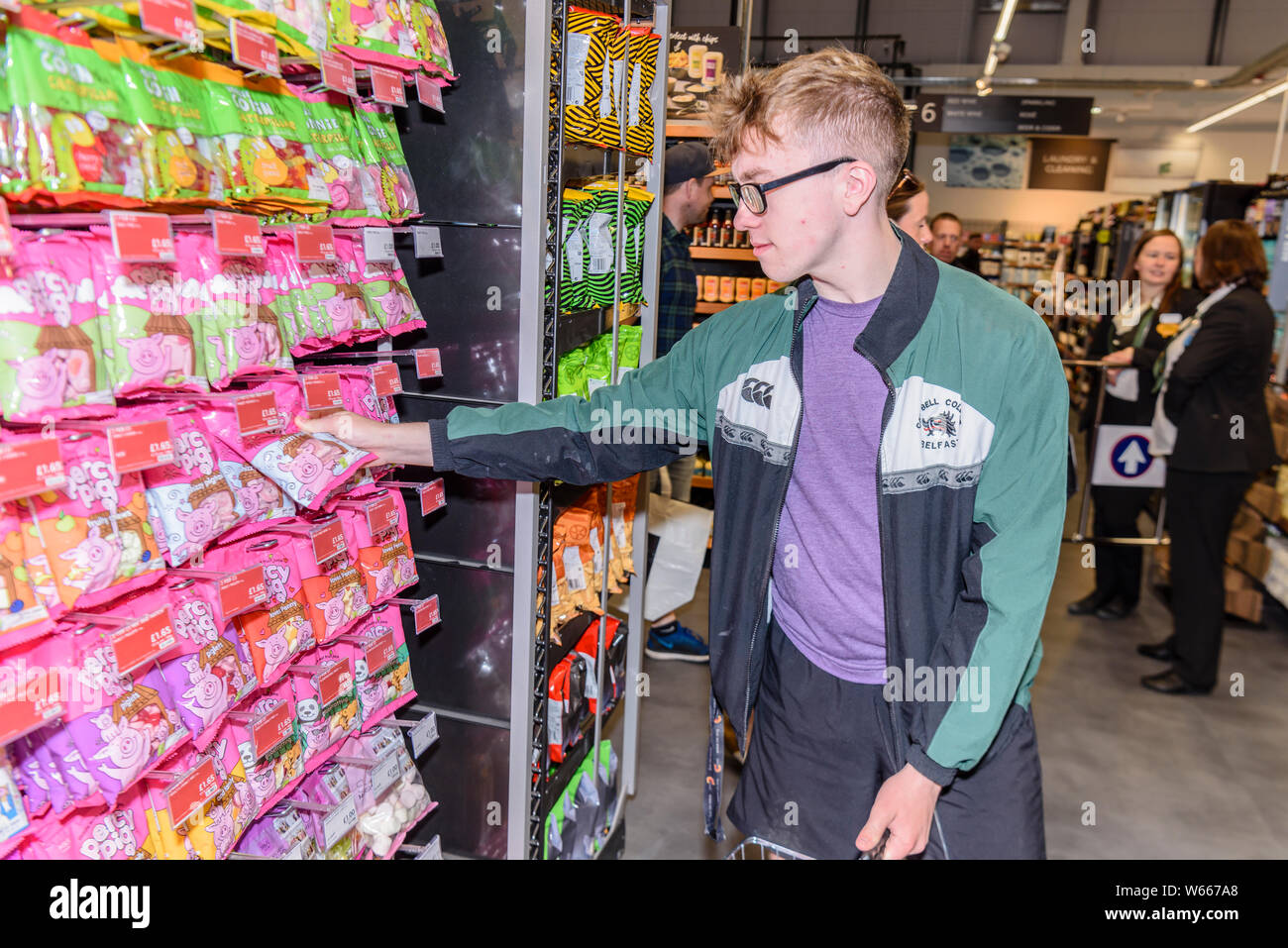 Colin the caterpillar sweets Banque de photographies et d’images à ...