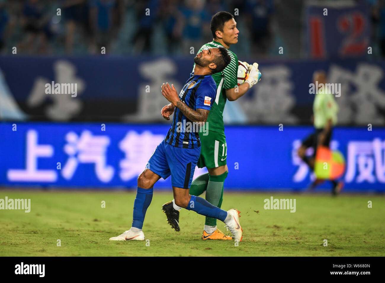 Zhang mensonge de Beijing Renhe enregistre la balle comme joueur de ...