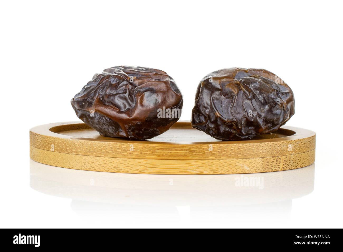 Phoenix dactylifera de fruit de palmier sec sur fond blanc Banque de ...