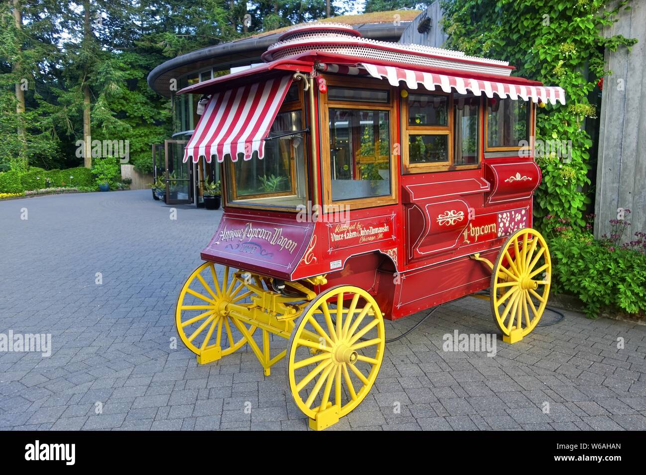 Chariot de pousse pousse vintage Banque de photographies et d’images à ...