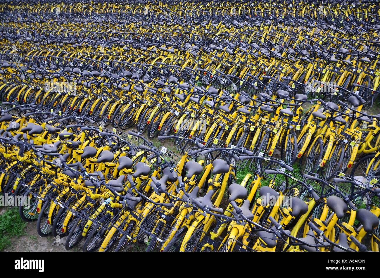 --FILE--chinois de vélos vélo libre-service ofo sont alignés à un ...