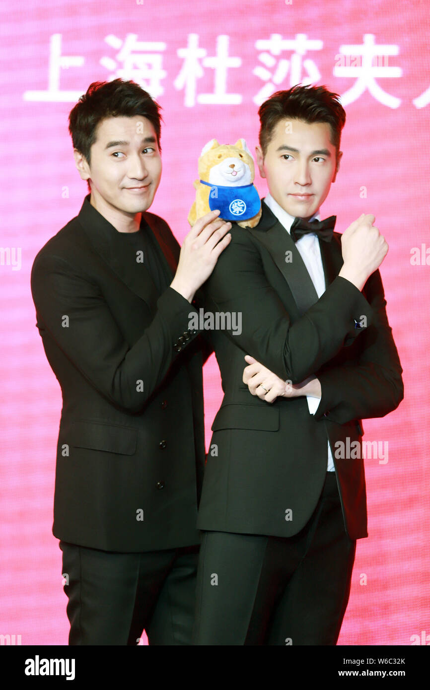 Taiwanese-Canadian acteur Mark Chao, gauche, pose avec une cire figure ...