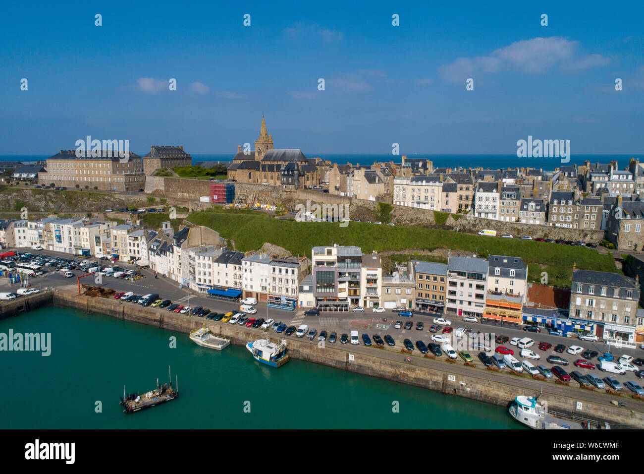 Granville (Normandie, nord-ouest de la France) : Vue aérienne du front de mer, avec la Pointe du ...