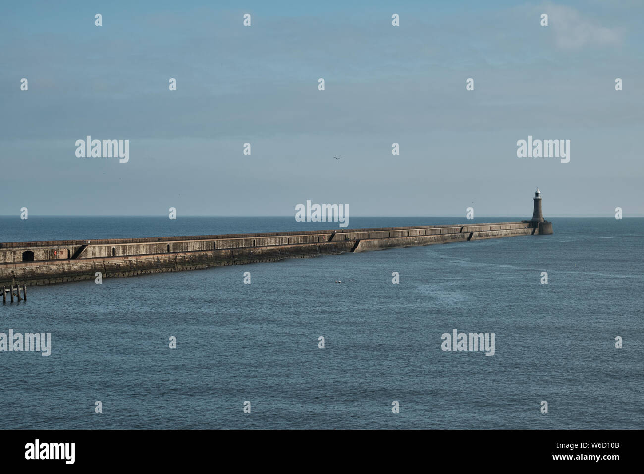 Tynemouth pier Banque de photographies et d’images à haute résolution ...