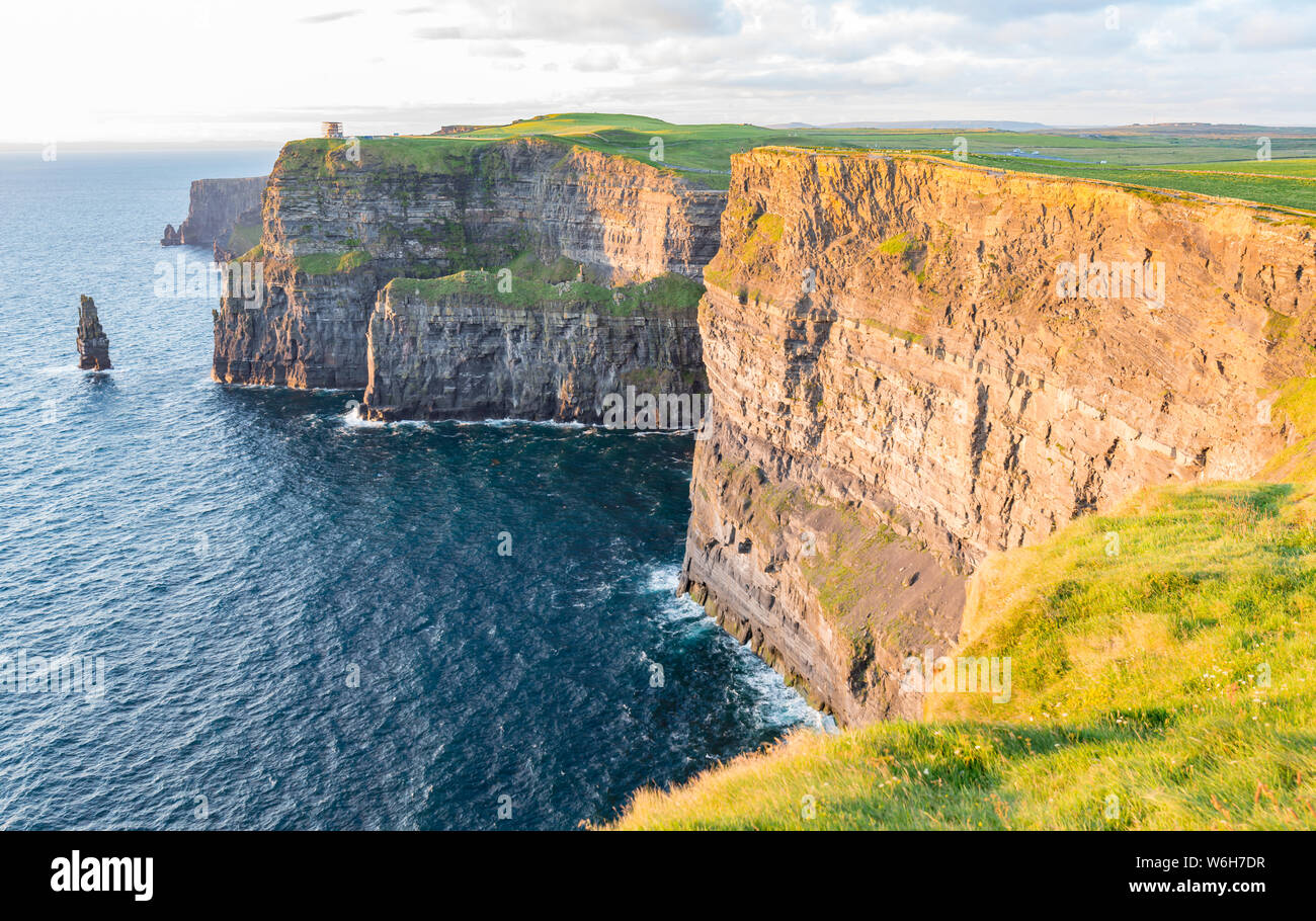 Falaises de moher, irlande Banque de photographies et d’images à haute résolution - Alamy