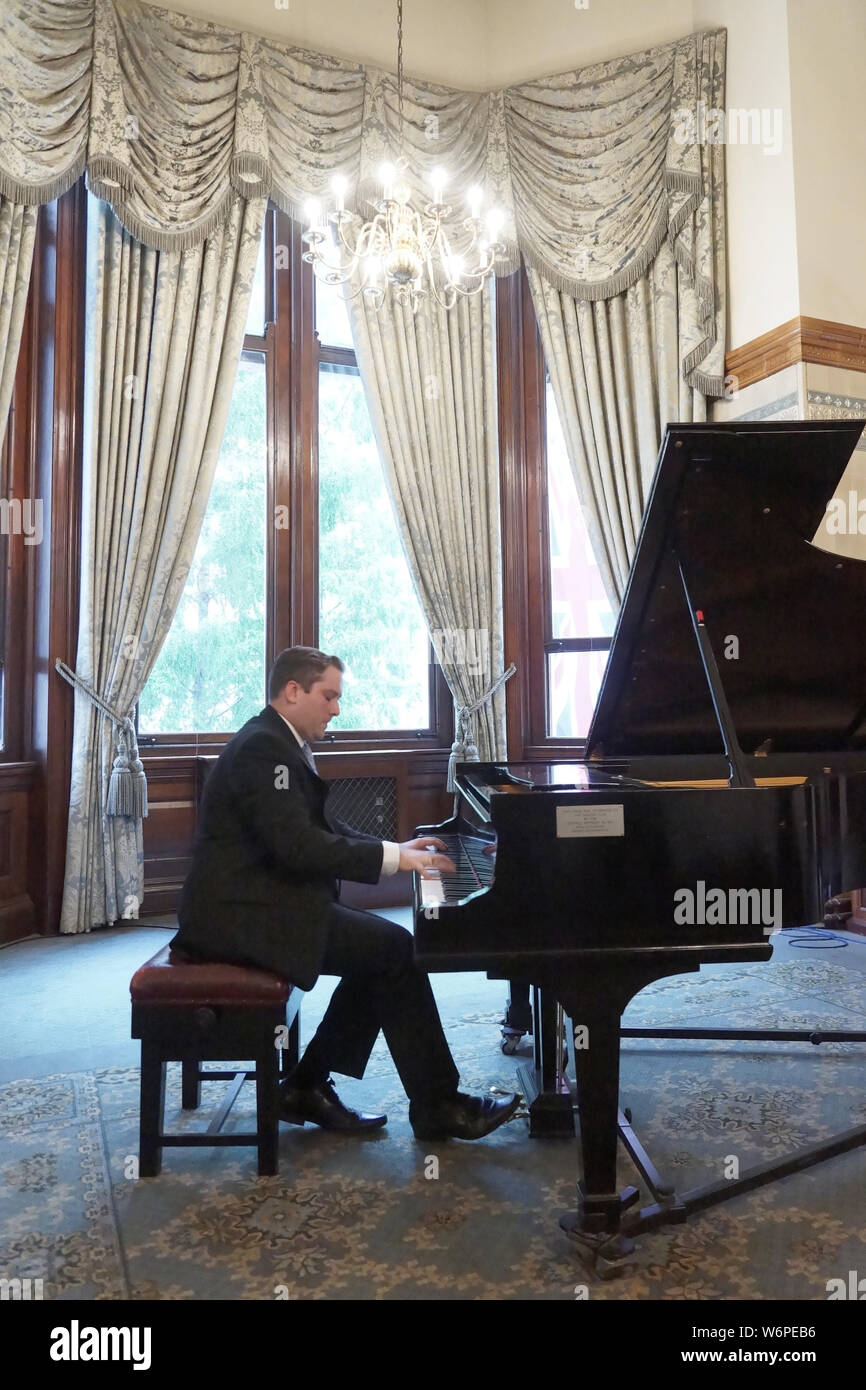 Tyler hay Banque de photographies et d’images à haute résolution - Alamy