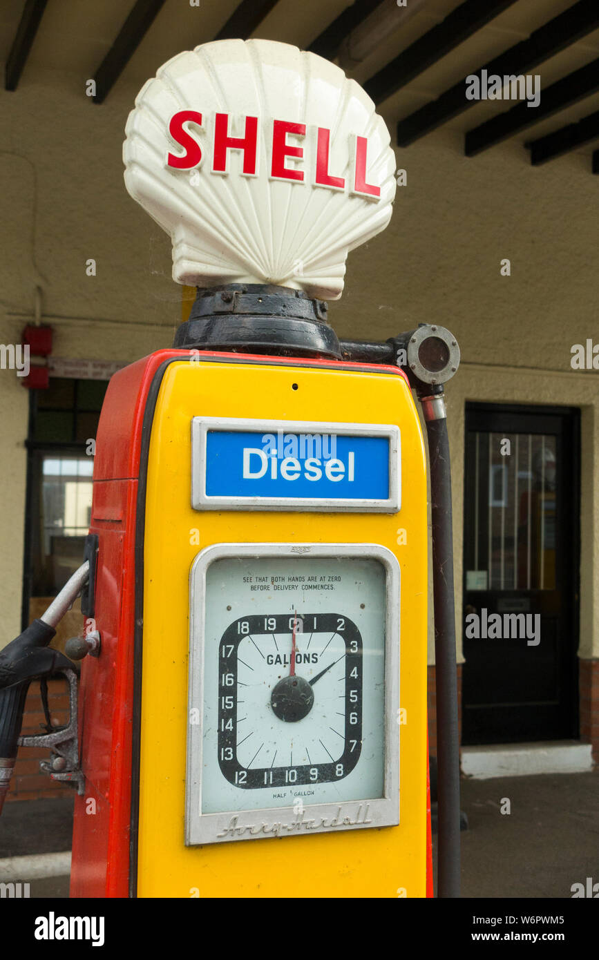 Pompe de distribution de carburant vintage Banque de photographies et d ...