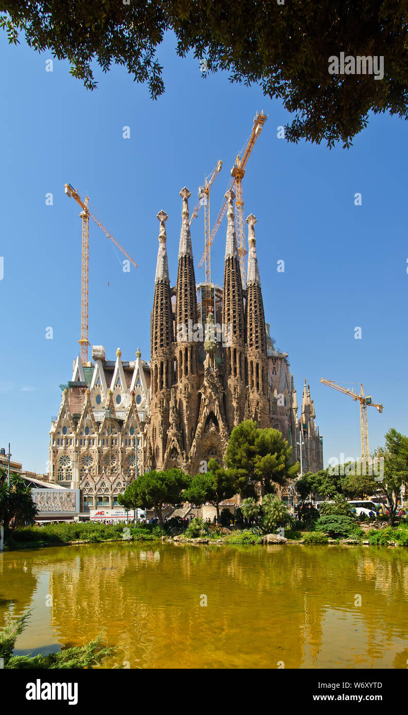 Antoni gaudi monuments Banque de photographies et d’images à haute ...